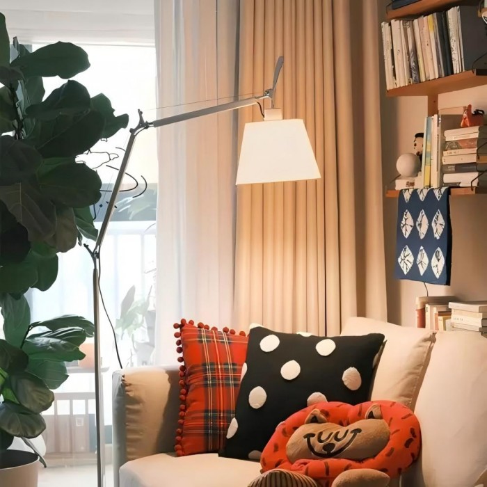 Lampadaire Réglable au Design Industriel Classique ｜ Homelights
